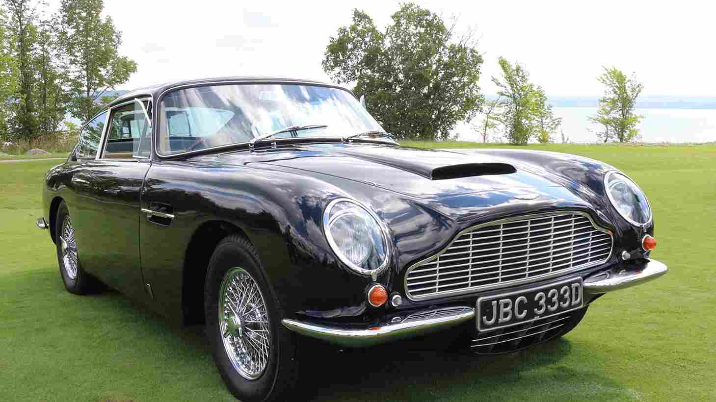 Classic Cars: Discover Vintage Automobile Magic